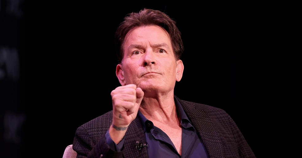 Charlie Sheen diz que foi pego de surpresa por depoimento de Donald ...