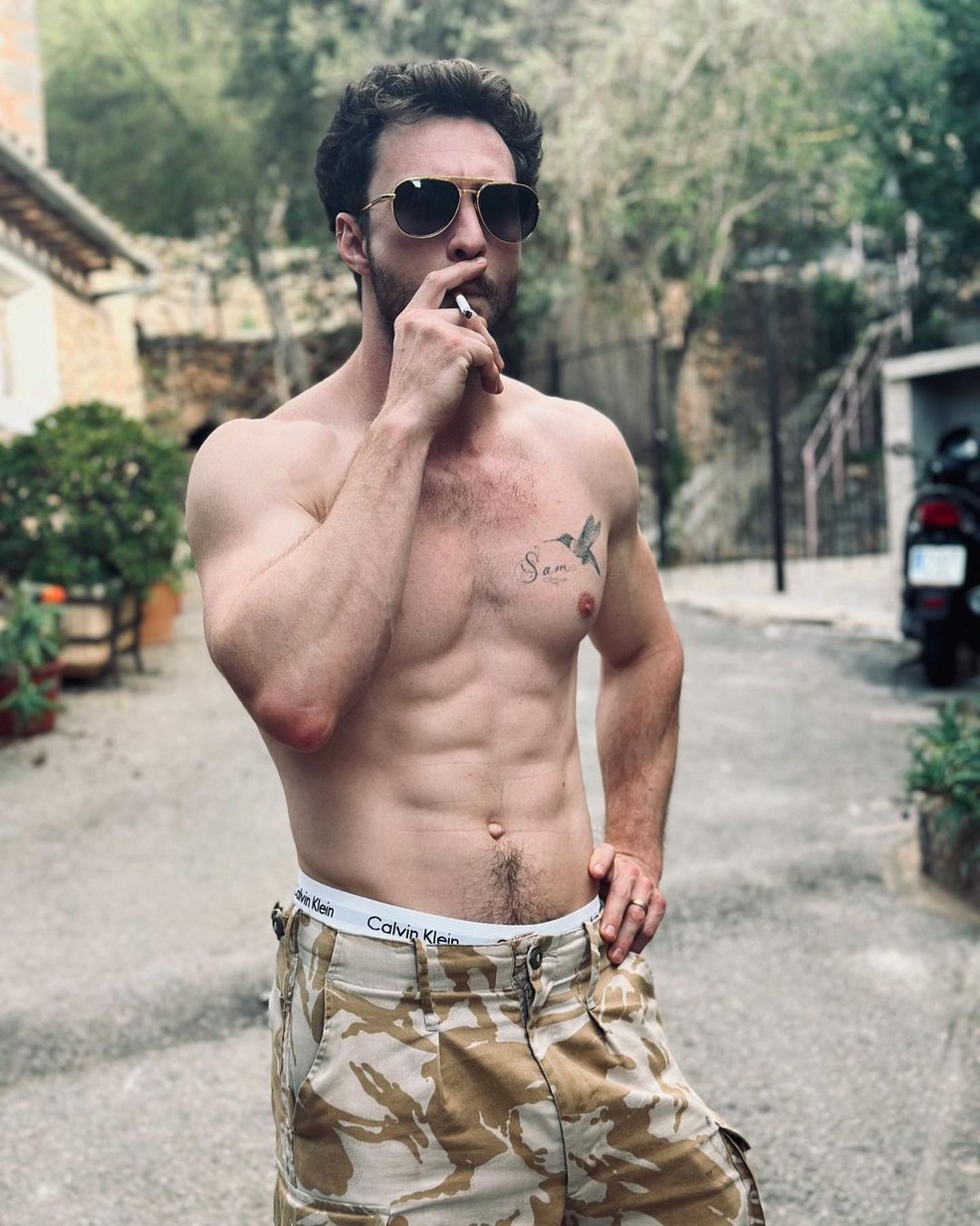 Aaron Taylor-Johnson, ator da Marvel, impressiona ao exibir abdômen ...