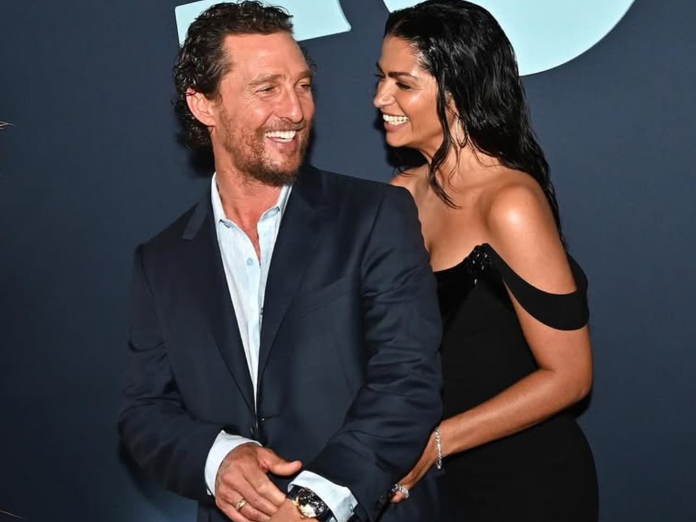 Brasileira Camila Alves encanta ao postar foto rara com o ator Matthew ...