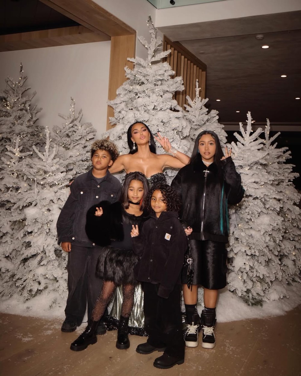 Kim Kardashian já planeja casamento e ignorou avisos sobre histórico ...