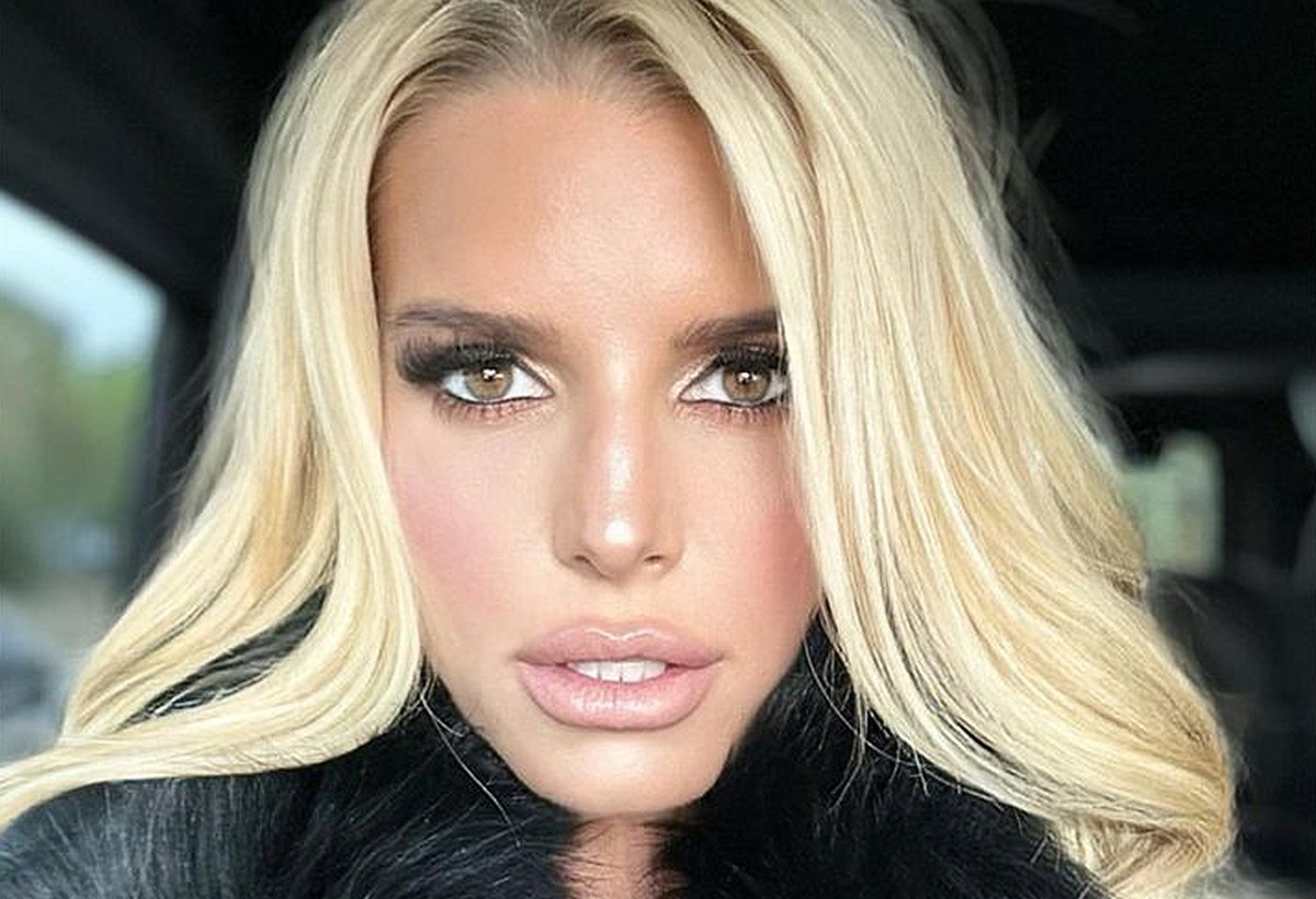 Jessica Simpson é acusada de usar preenchimentos e exagerar no ...