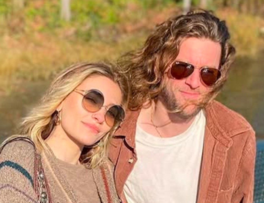 Filho de Michael Jackson fica noivo de namorada com quem está há 8 anos ...