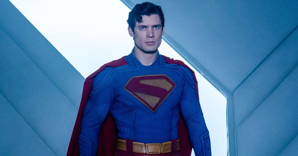 Imagens com Henry Cavill usando uniforme de Superman que foi de ...