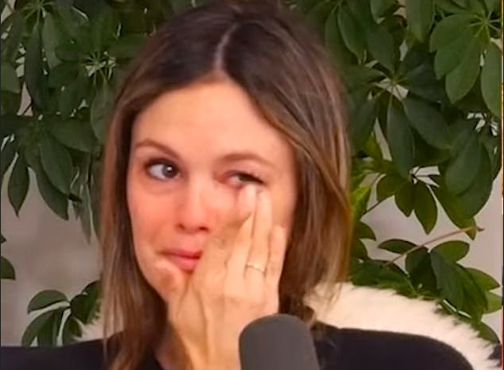 Rachel Bilson, estrela da série 'The O.C.', cai no choro ao revelar ...