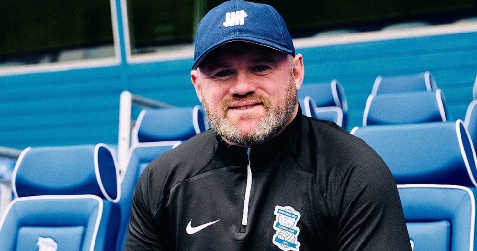 Motivo para Wayne Rooney ser proibido de assistir aos jogos do filho na ...