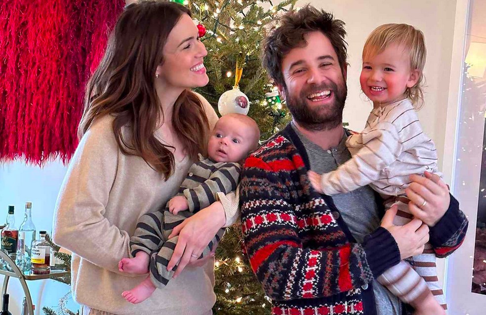 Mandy Moore ostenta barriga crescente durante terceira gestação: ‘Aqui ...