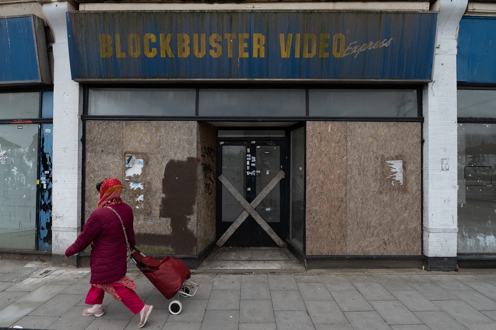 Vídeo com ascensão e queda nos EUA da Blockbuster, maior rede de locadoras do mundo, viraliza ...