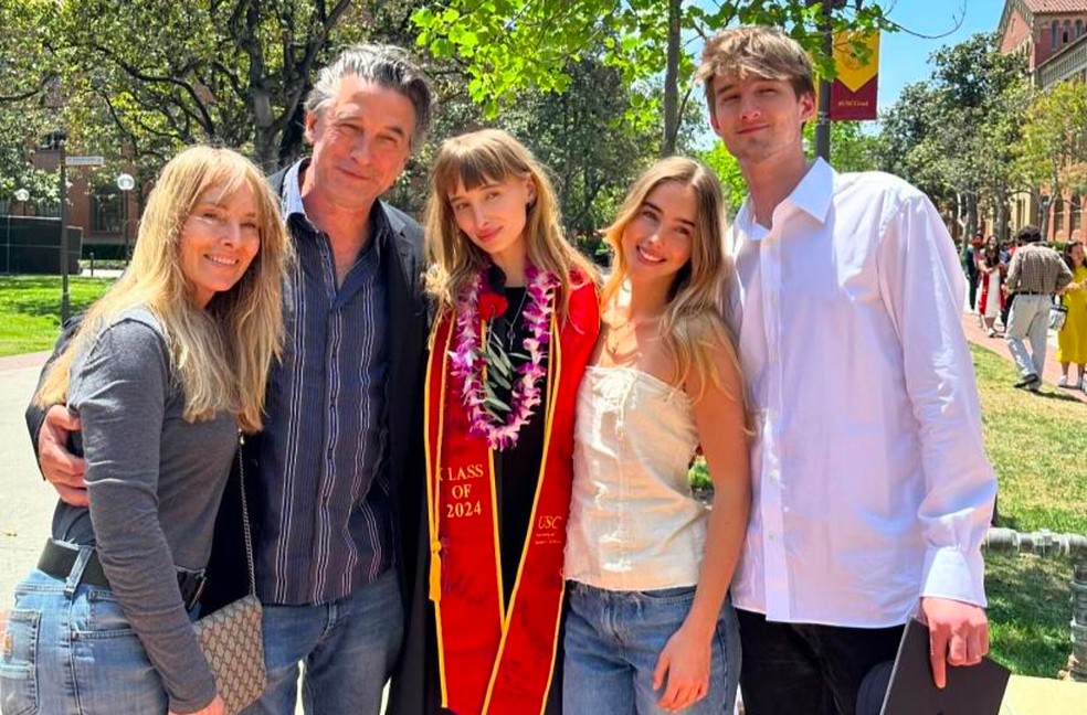 Esposa revela que voltou a morar com William Baldwin dois meses após ...