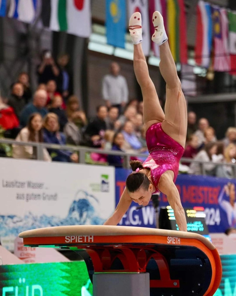 Oksana Chusovitina, ginasta de 48 anos, sofre lesão e fica de fora das ...