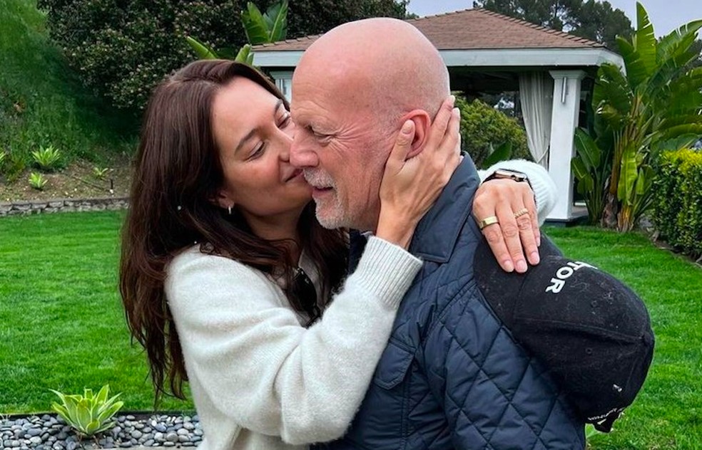 Esposa explica 'nova linguagem' que usa para se comunicar com Bruce ...