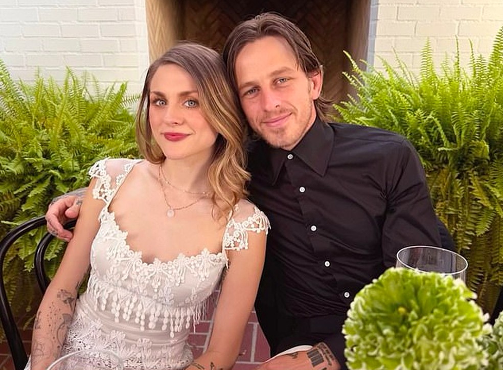 Tony Hawk, lenda do skate, resgata ingresso de show do Nirvana e ...