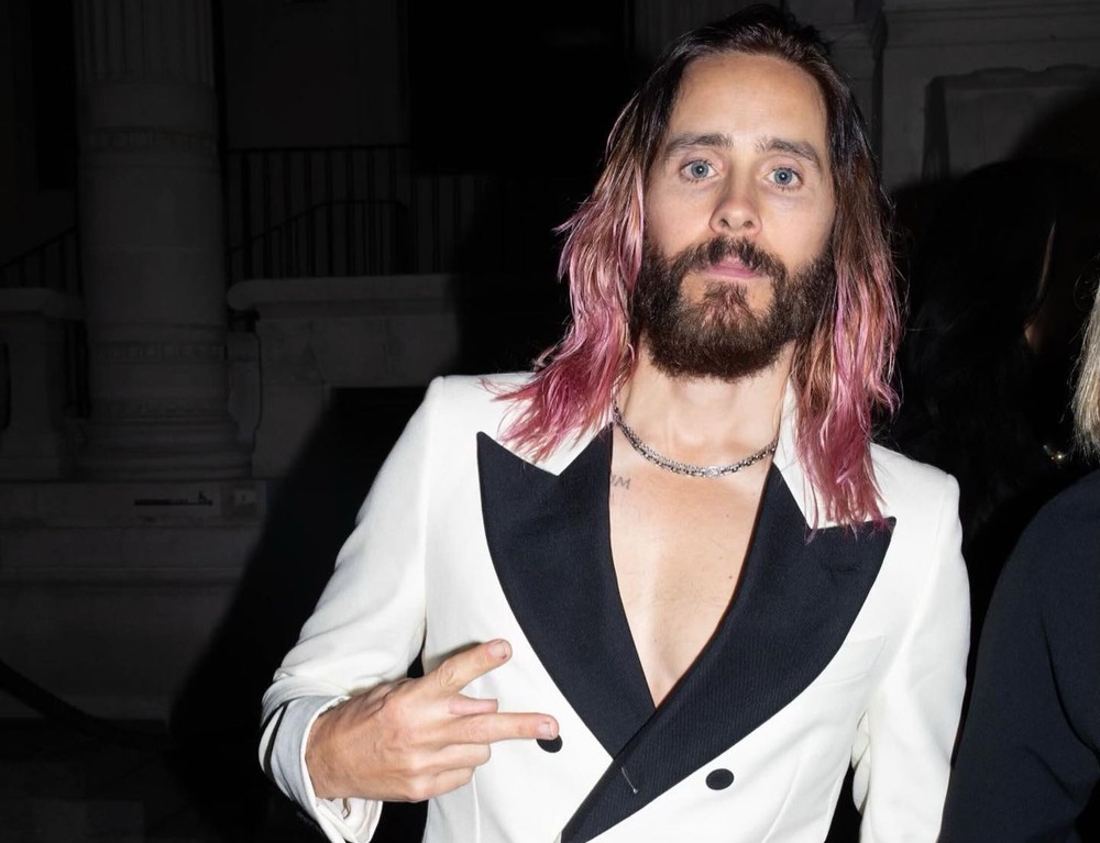 Jared Leto é comparado a ex de Kourtney Kardashian e agradece: 'Ele é ...