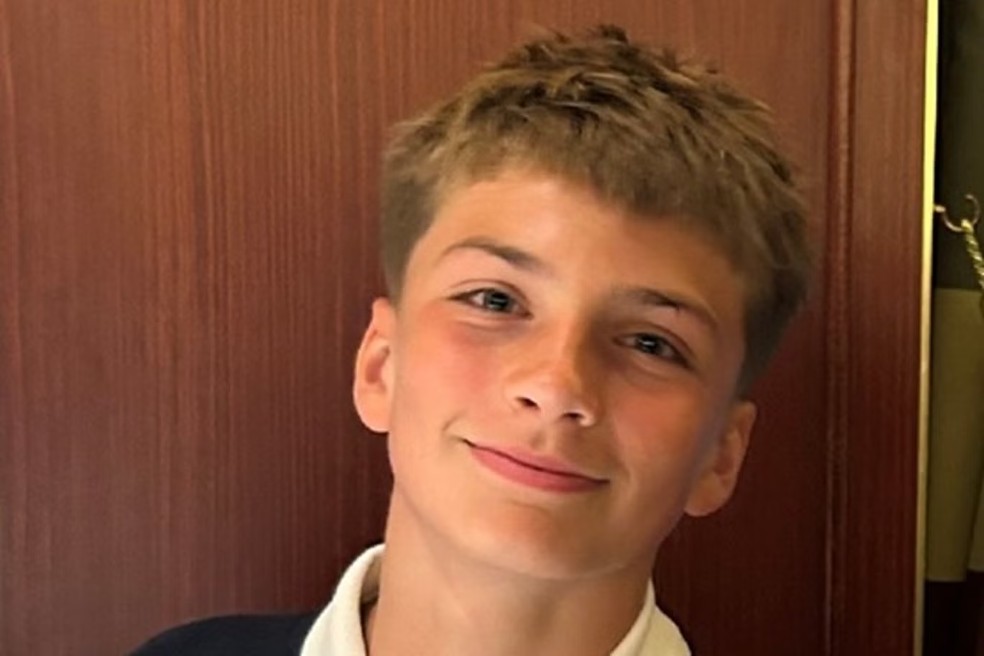 Nottingham Forest faz homenagem a goleiro de 14 anos morto em acidente ...