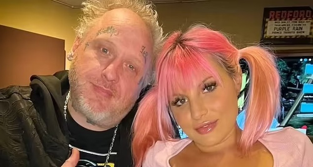 Estrela do OnlyFans defende relacionamento com rapper 21 anos mais velho: 'Muito julgamento'