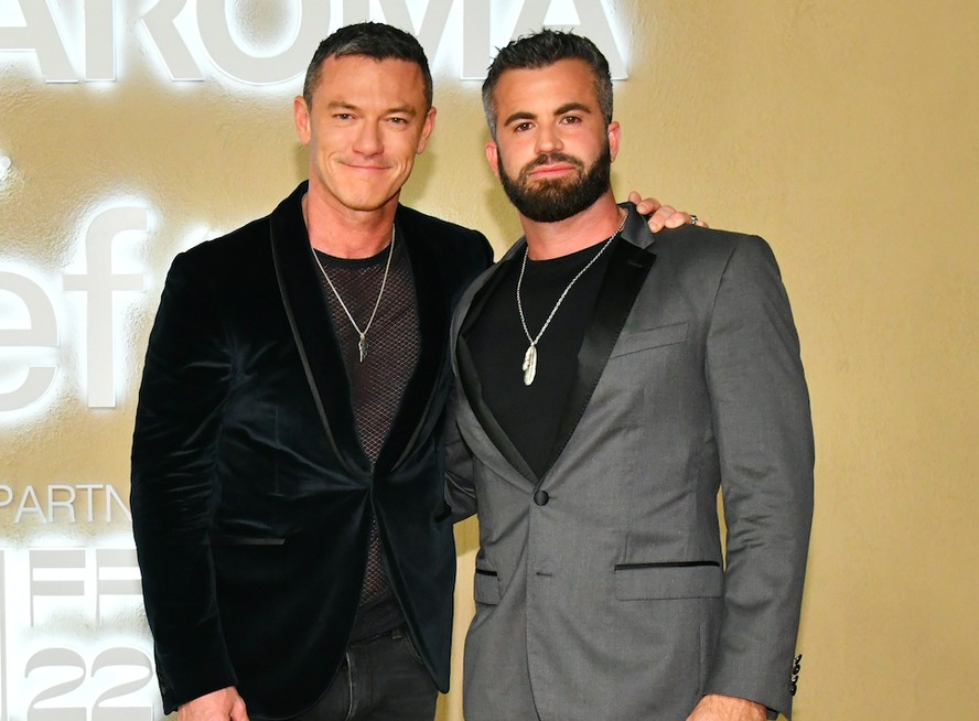 Astro de ‘O Hobbit’ e ‘A Bela e a Fera’ estreia em red carpet com o ...
