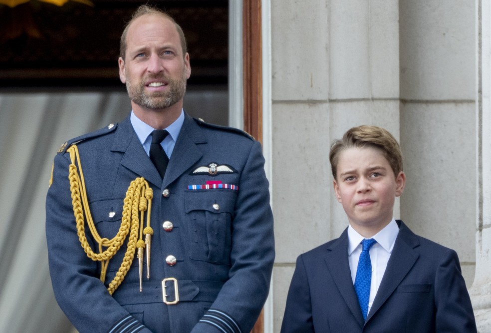 Príncipe George, primogênito de William e Kate Middleton, deve estar ...