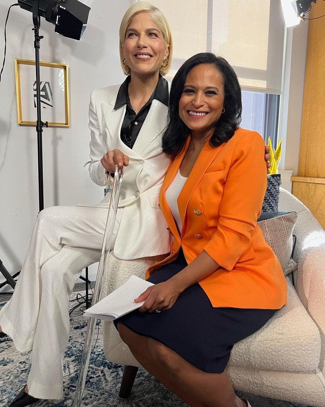 Selma Blair acusa médico de mandá-la 'achar um namorado' para tratar dores causadas pela ...