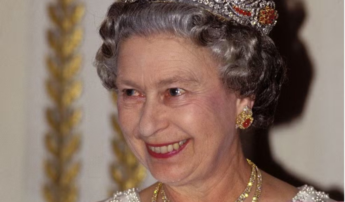 Livro revela últimas palavras escritas pela Rainha Elizabeth em seu ...
