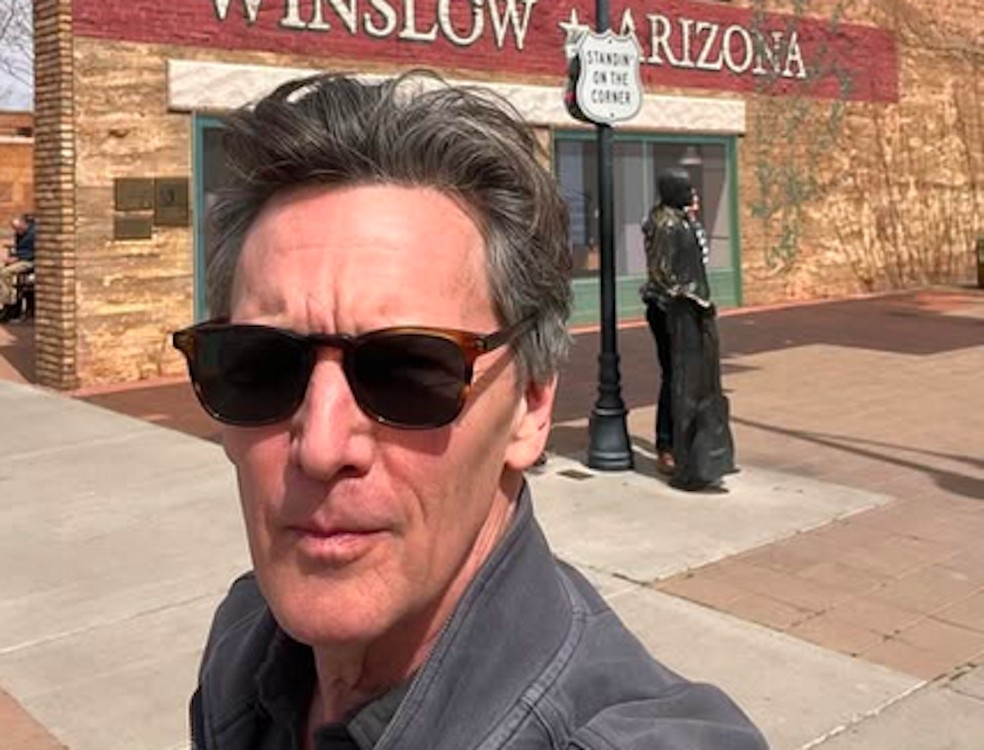 Andrew McCarthy, astro de filmes adolescentes dos anos 1980, revela que ...