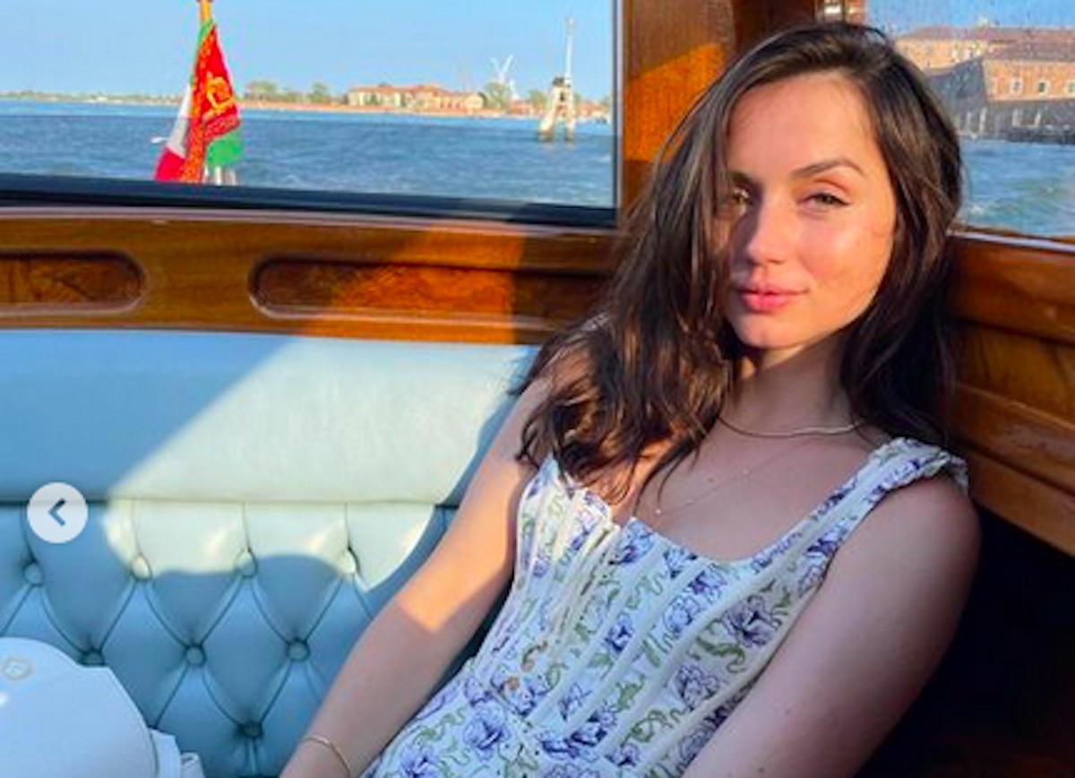 Fãs de Ana de Armas e estúdio de Hollywood resolvem processo bizarro na ...